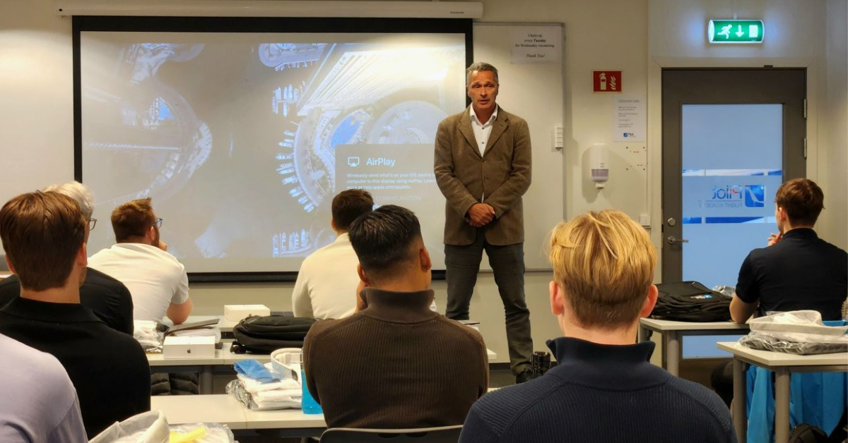 Future Pilots Land Jobs with Norwegian Airlines Program